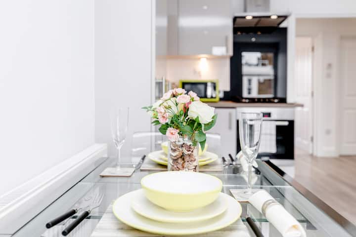 Bright & Contemporary 2-bed Notting Hill Apartment - London