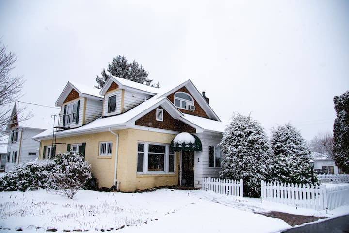 Fox Cabin At The Azalea Inn - Beech Mountain, NC