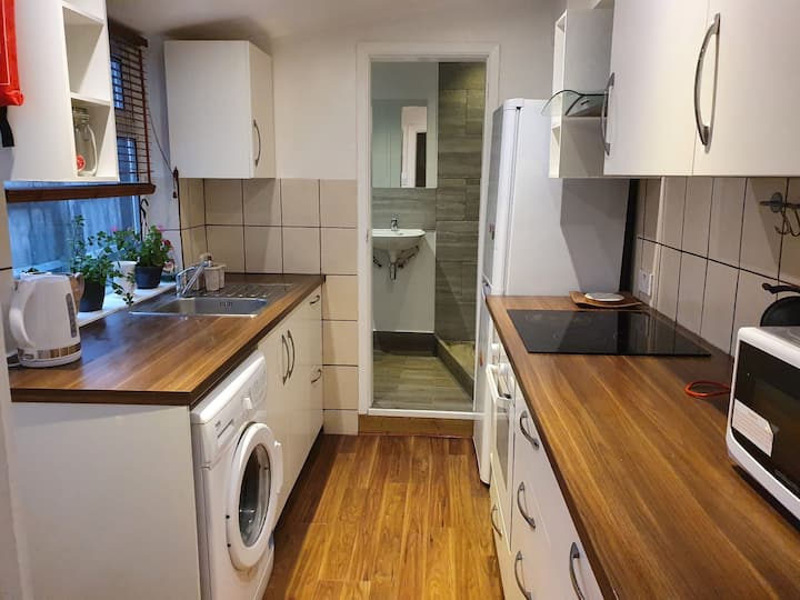 Live Beautiful Homely Place Luton 10min M1&airport - 루턴