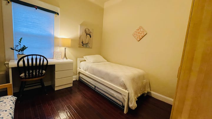 Cozy Room Near Yale School Of Management - Connecticut