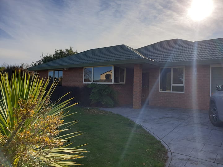Relax In Rolleston, Superking Comfort Awaits. - Rolleston