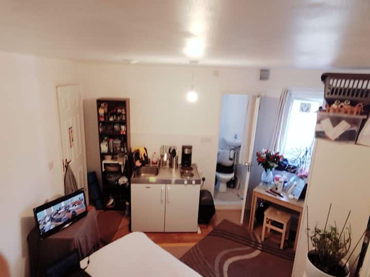 Superb London Bright Studio, All In One:) Wifi - Middlesex University London