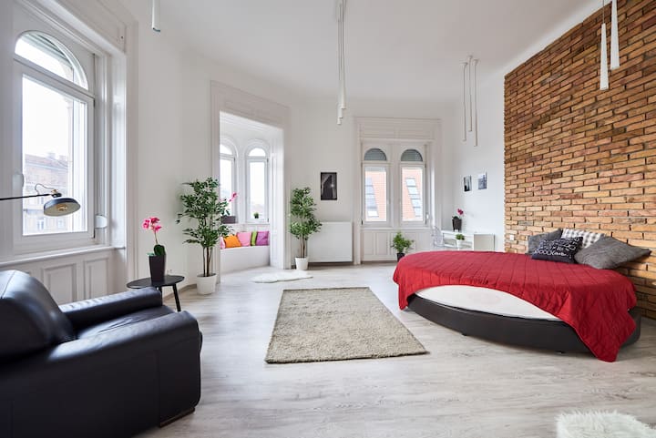 Modish, Spacious Flat For 8 Person In The Center - Budapest