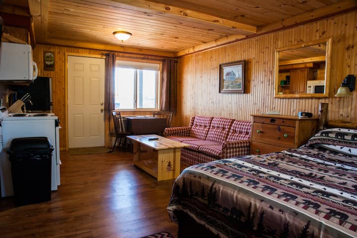 Room 4 - The Homestead - Curriers Lakeview Lodge - Rice Lake, WI
