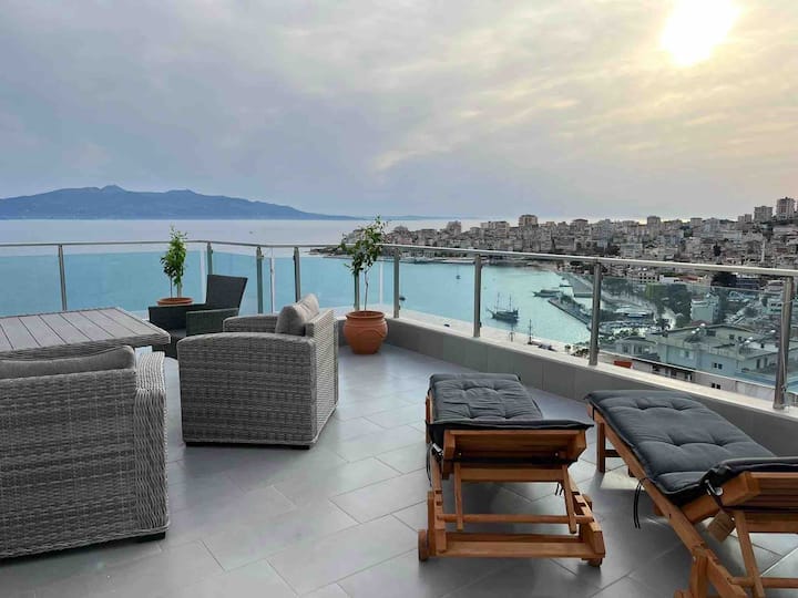 Rocknest Sea View Penthouse - Sarandë