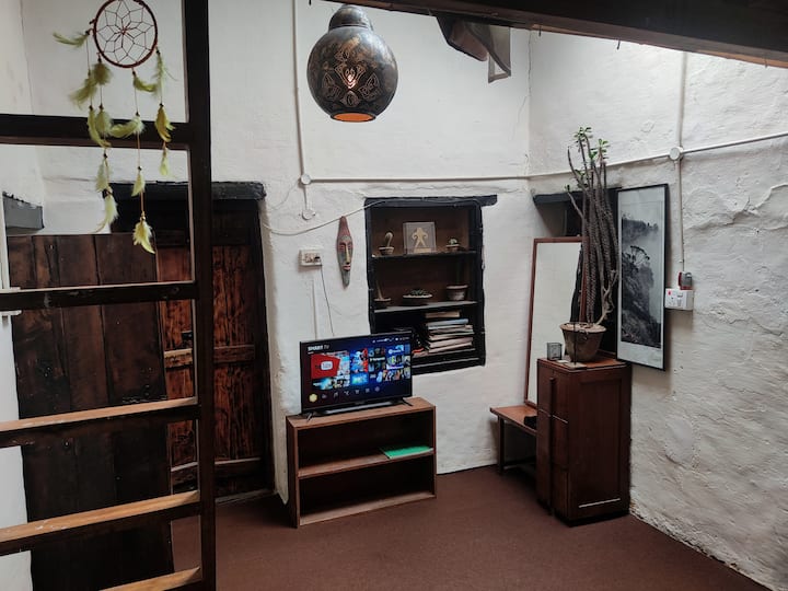 Danish Studio | Mudhouse With Loft & Pvt Parking - Kodaikanal