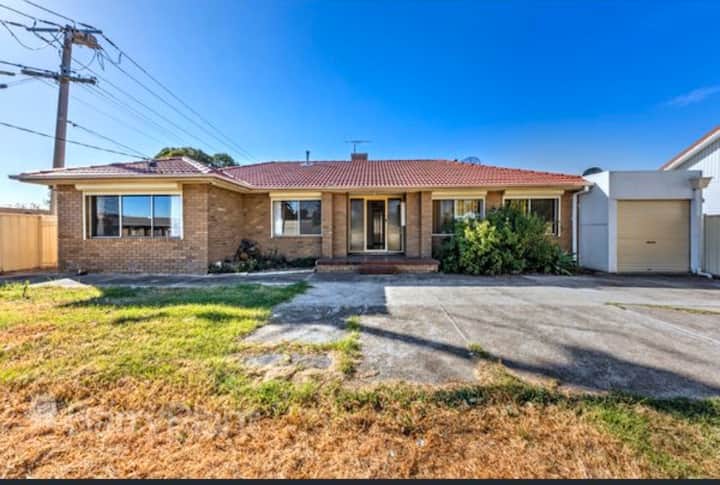 Biggs D124 Big Stay At Biggs 4 Bedrooms Sleeps 16 - St Albans