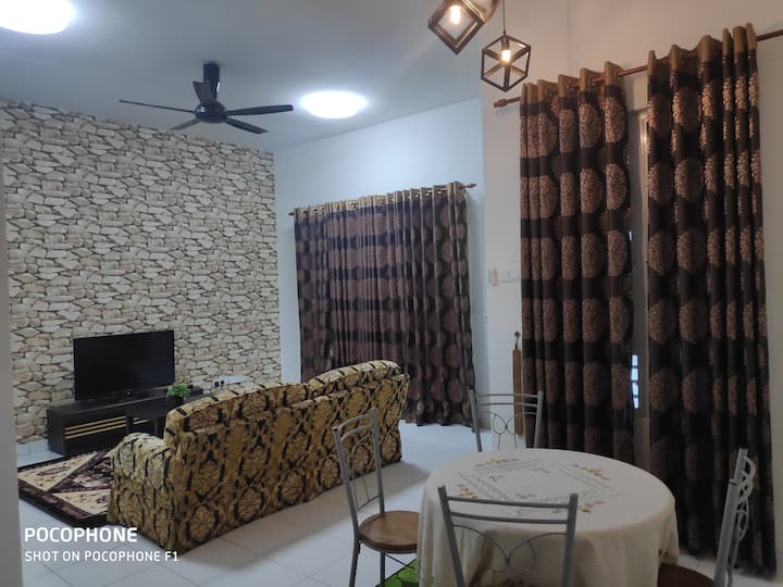 Izzy Homestay - Parit Buntar