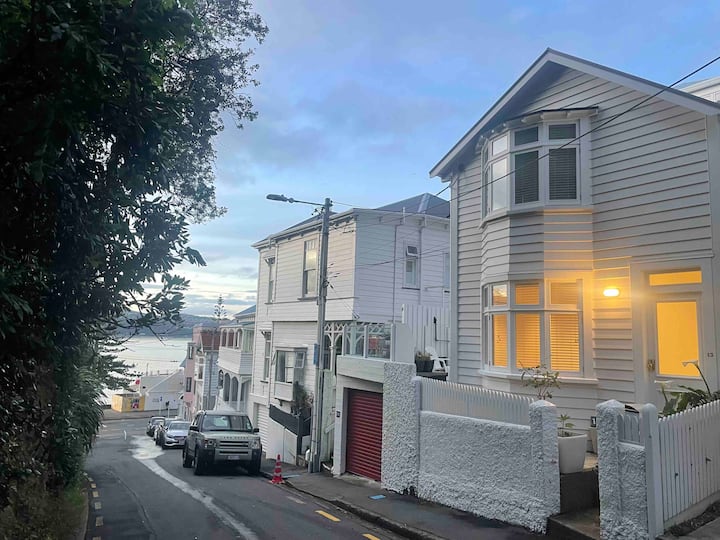 Oriental Bay Historic 2 Bed Cottage - Wellington