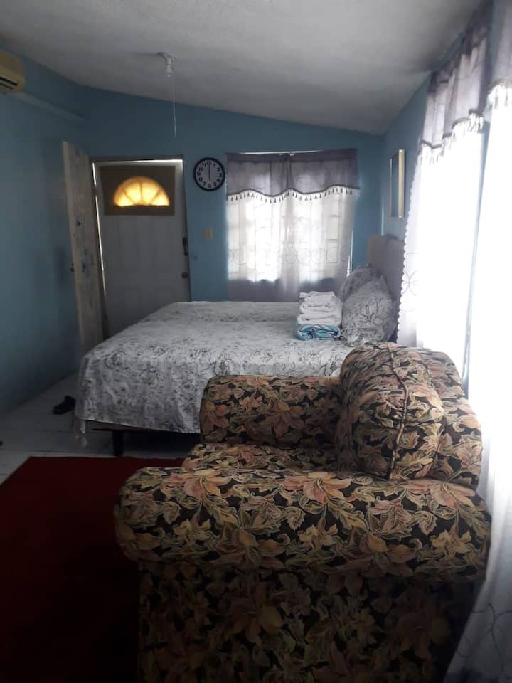 Nice Rooms At Double Three Near Half Way Tree. - Kingston
