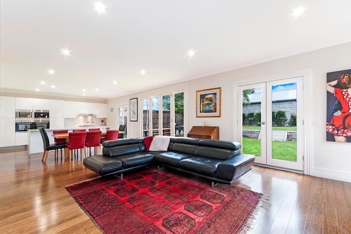William Queen Room In Somerled House Port Fairy. - Port Fairy