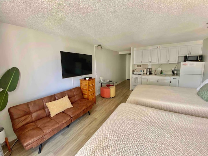 Prime Waikiki Full Kitchen, Laundry & Free Parking - Honolulu