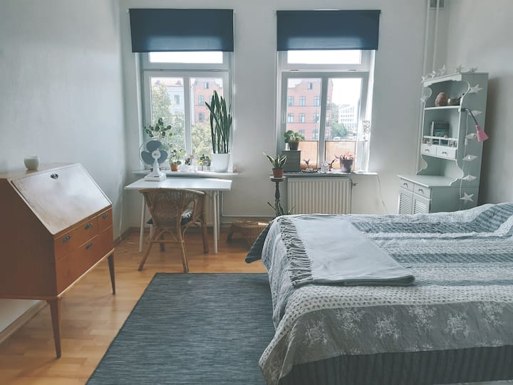 Two Room Apartment - Möllevången Square! - Malmö