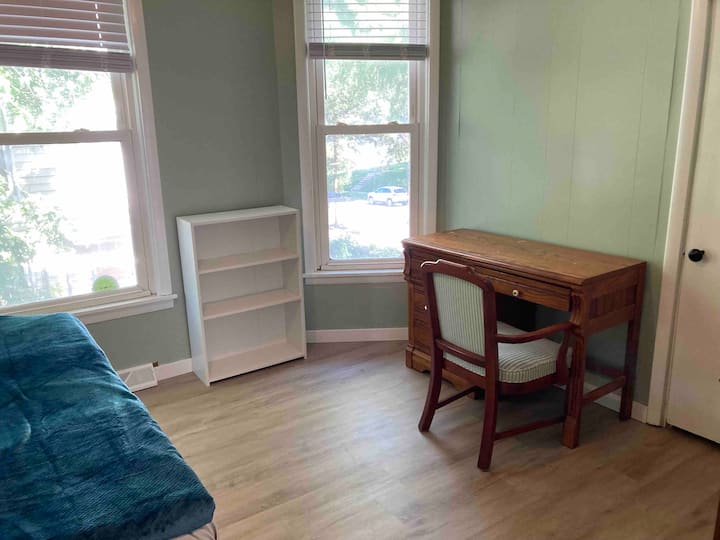 2 Bedrooms Near Rivian Perfect For Long-term Stay - Bloomington, IL