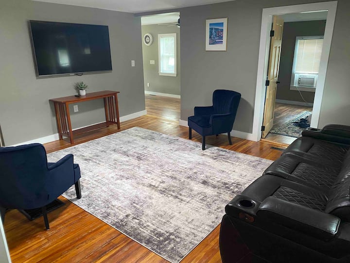 Renovated East Middlebury Apartment - Middlebury, VT