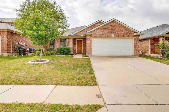 Beautiful 3br,1officeroom Home In Fort Worth Area! - Saginaw, TX