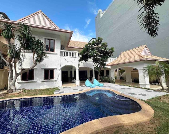 Phratum Nak Pool Villa - 3 Br Private Pool Pattaya - Jomtien