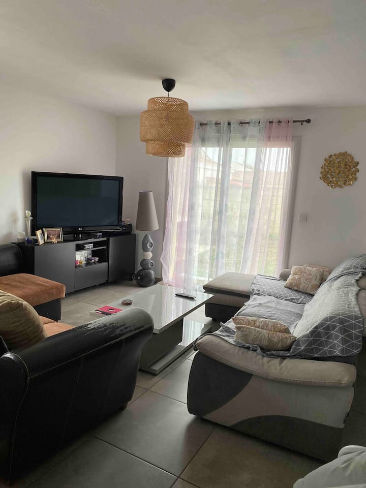 Chambres Dans Maison Proche Aéroport Lyon St Ex - Pérouges