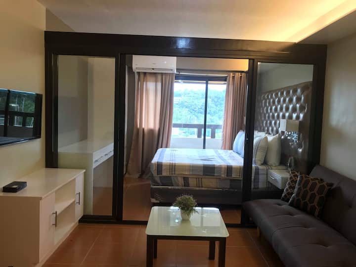 Jo's 2 Bedroom One Oasis Condo - Cagayan de Oro