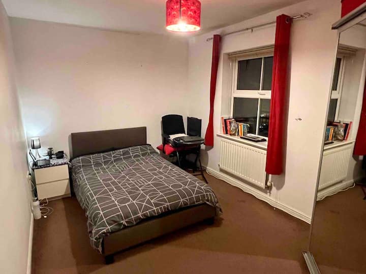 Modern, Spacious Home Away From Home (Double Room) - Basildon