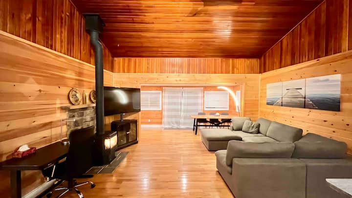 Cozy Cottage On Lake Buckhorn - Kawartha Lakes