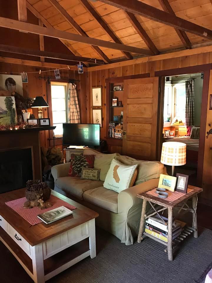 1930 Cozy One Bedroom Lake Arrowhead Cabin - Crestline, CA