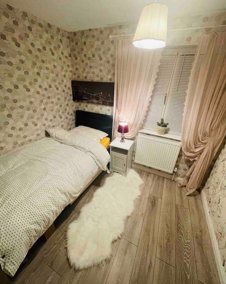 Super Stylish Single Room Central Location - Bristol