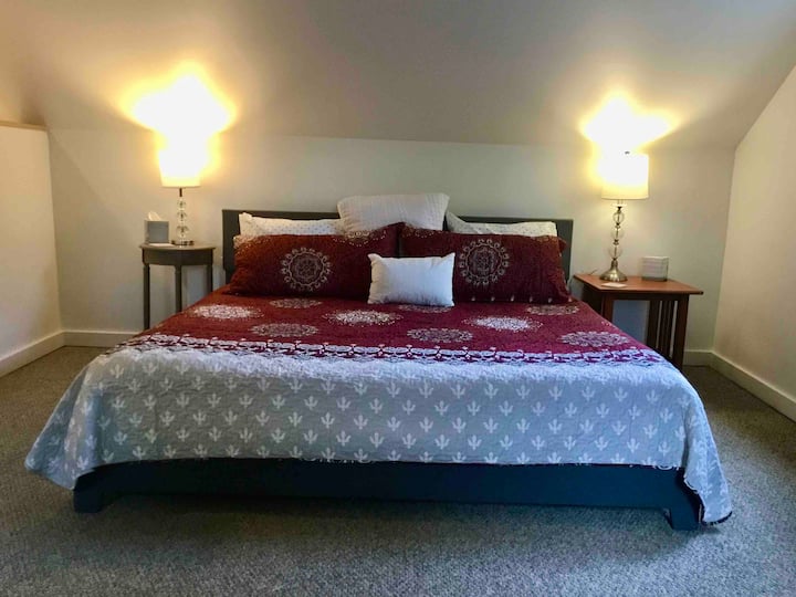 Entire House. 2+ Bed, 2 Bath Near Lake & Bikeway - Burlington, VT