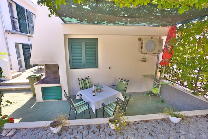 Apartments Kuić - Milna