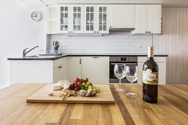 A Snowball's Throw Away From The Main Gondola! - Saas-Fee