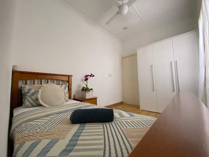 Super Private Single Room In The City - Spring Hill