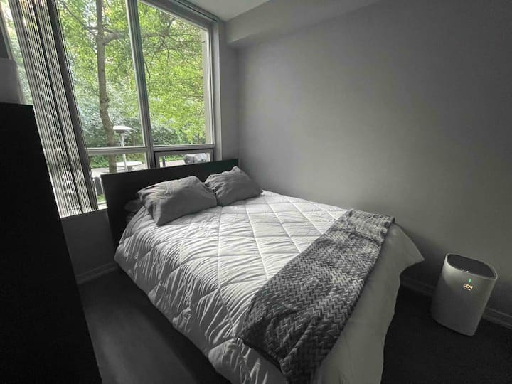 Stylish And Functional Townhouse - Courtyard View - Vancouver, WA