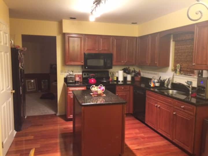 Beautiful And Spacious Doylestown, Pa House Share - Doylestown, PA