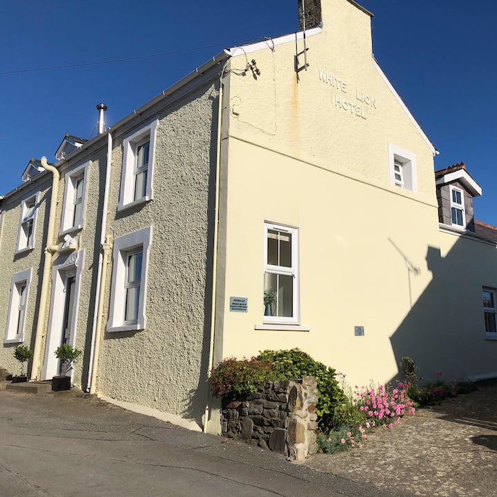 The White Lion, Holiday Cottage. Aberporth. - Aberporth