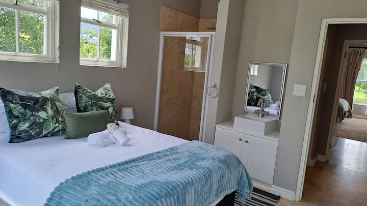 Cheerful 4 Bedroom In A Golf Estate - Fort Beaufort