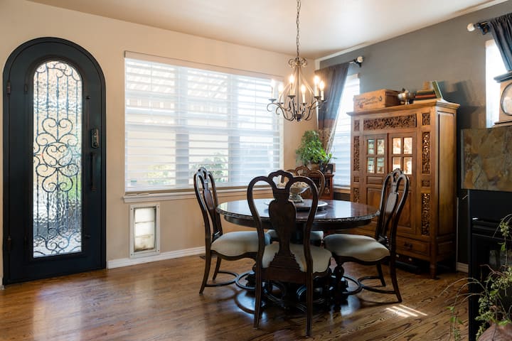 Lavish Oasis-industrial Retreat W/hottub & Firepit - Frederick, CO