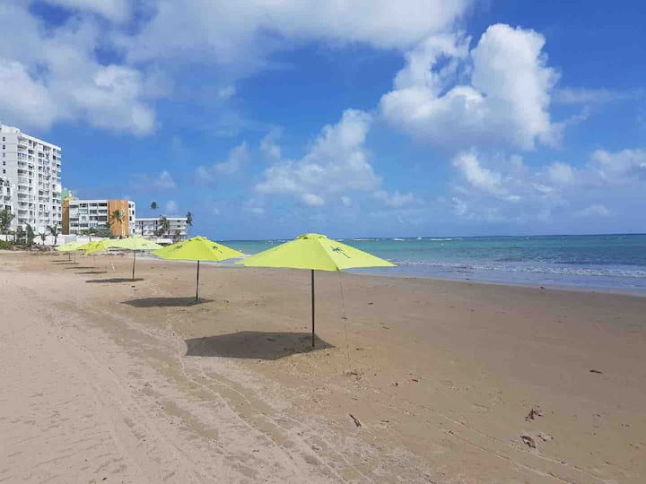 Beach Cabaña-sleep 4-queen +2 Futons Free Parking - Puerto Rico