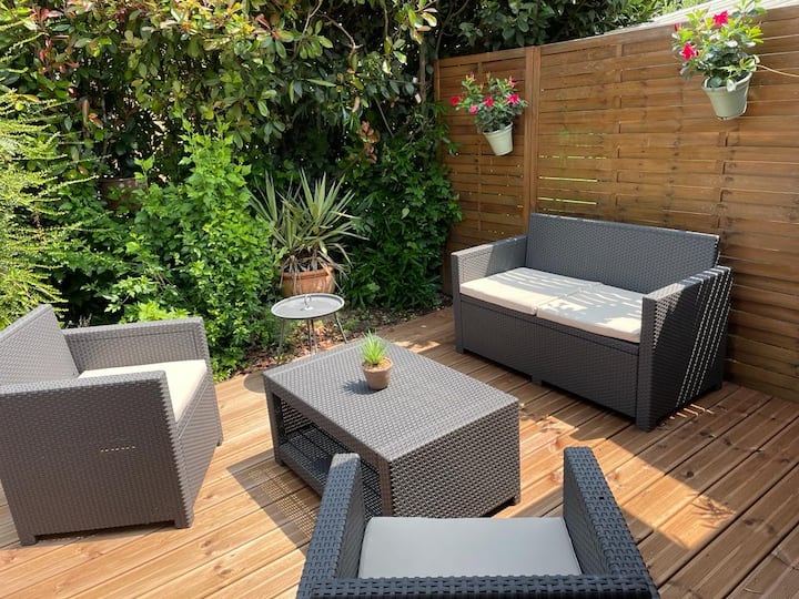 Verger, Terrasse Et Espace Pour Un Séjour Paisible - Saintes