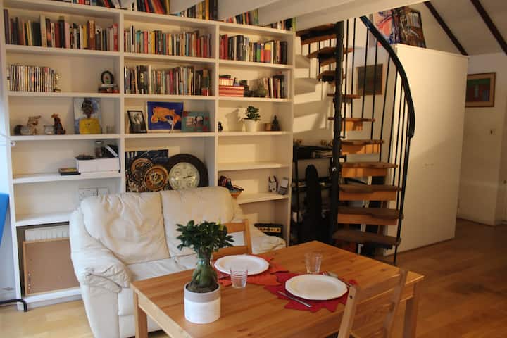 Beautiful Artistic Studio Flat With Skylight - Londres