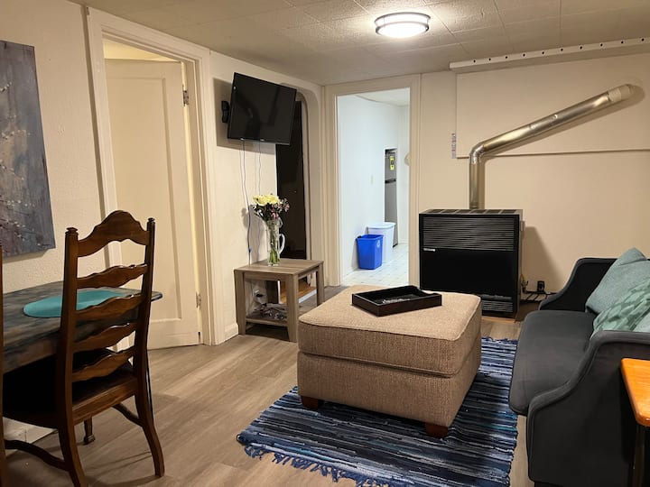 Jed’s Den: 2br Apt 1mi To Ferry/shipyard W/parking - Port Orchard, WA