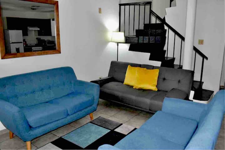 Gabby’s House. Optional Car Rental Available - Mexicali