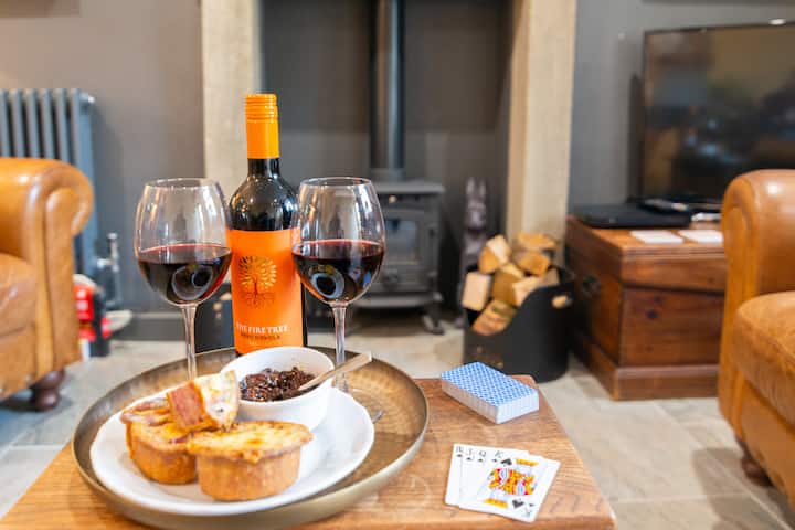 Cosy Boutique 250 Year Old Peak District Cottage - Castleton