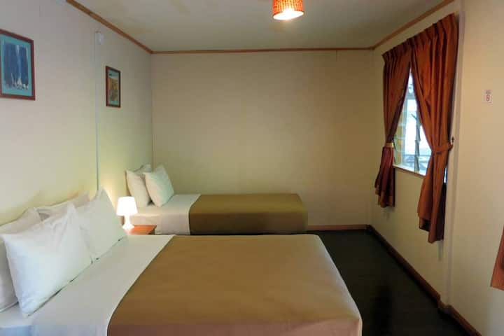 Mile 36 Lodge - Studio Room - Kundasang