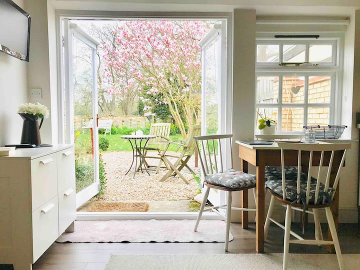 Cambridge One Double Bedroom Cottage Sleeps 3 - Cambridge, UK