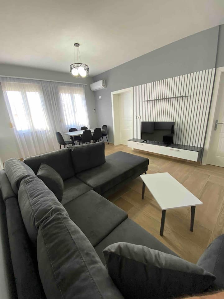 Eagle's Nest 2, W/ac, 4 Min Walk To City Center - Shkodër