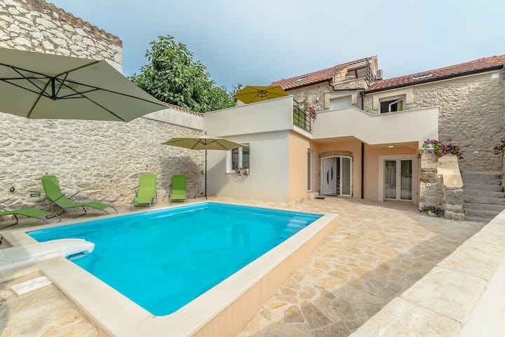 Nice Home In Zadar With Wifi And 4 Bedrooms - Zadar