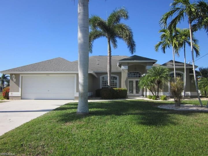 Sunset Villa -3 Bedroom Pool/hot Tub Gulf Access - Cape Coral, FL