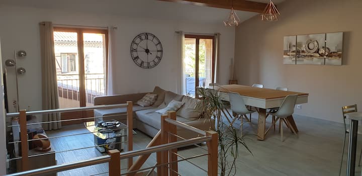 Maison De Bourg Avec Billard Et Terrasse Au Calme. - Lac d'Aydat