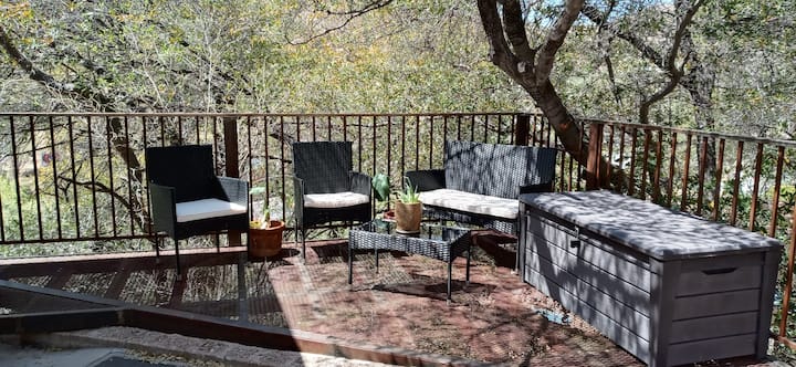 Blissful Bird Retreat -Modern Tiny Home, Parking - Bisbee, AZ