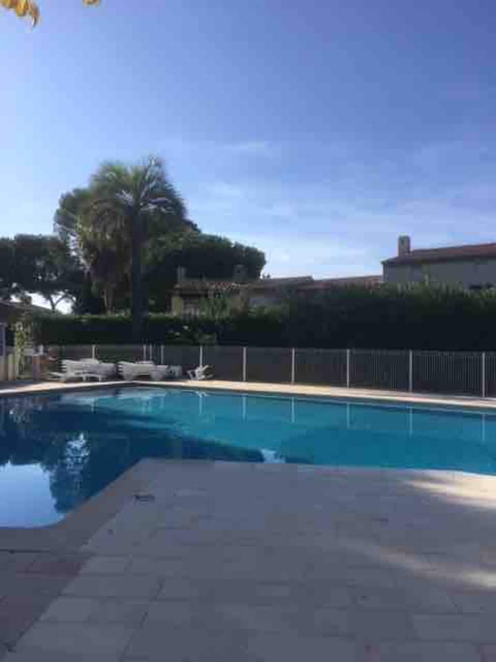 Grande Maison En Résidence Avec Piscines Et Tennis - Antibes